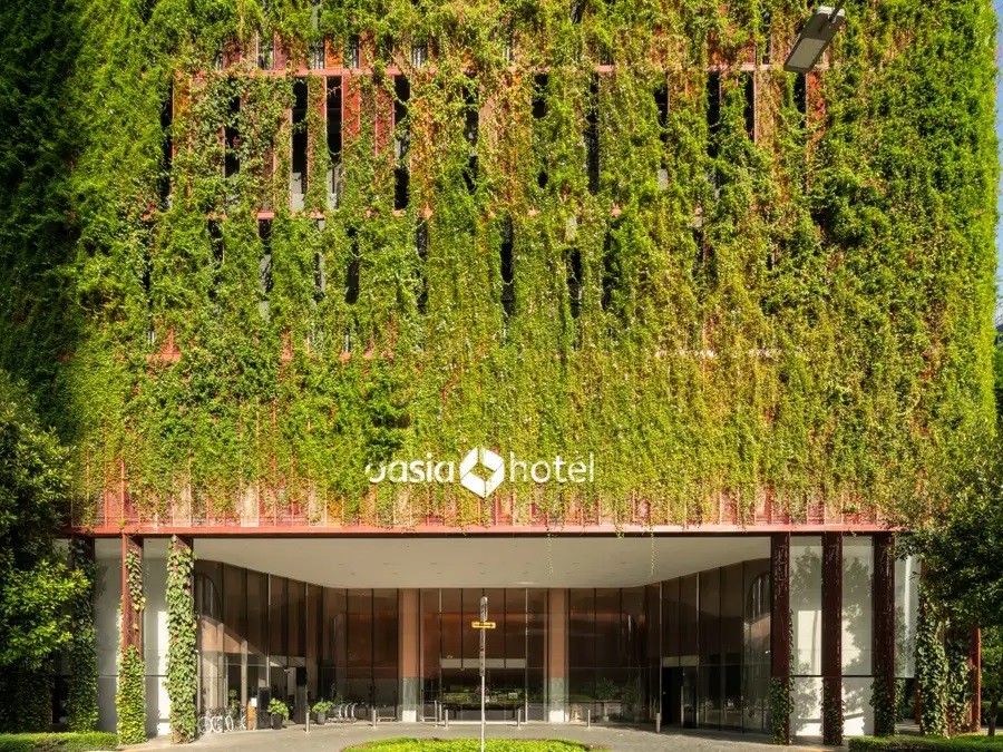 Tòa tháp xanh cao 189 m giữa lòng Singapore tráng lệ